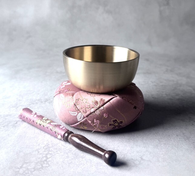 How to Use a Rin Bell: The Calming Power of Buddhist Sound - Manekineko Ai